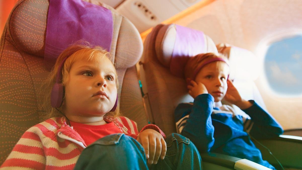 Qué documentación necesitan los niños para viajar en avión con VivaAerobus